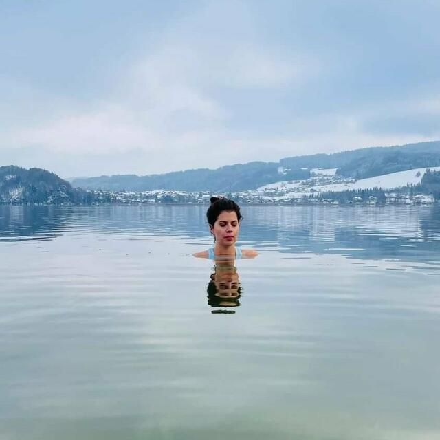 Selbstversuch: Salzburgerin nimmt Eisbad im Obertrumer See - Flachgau