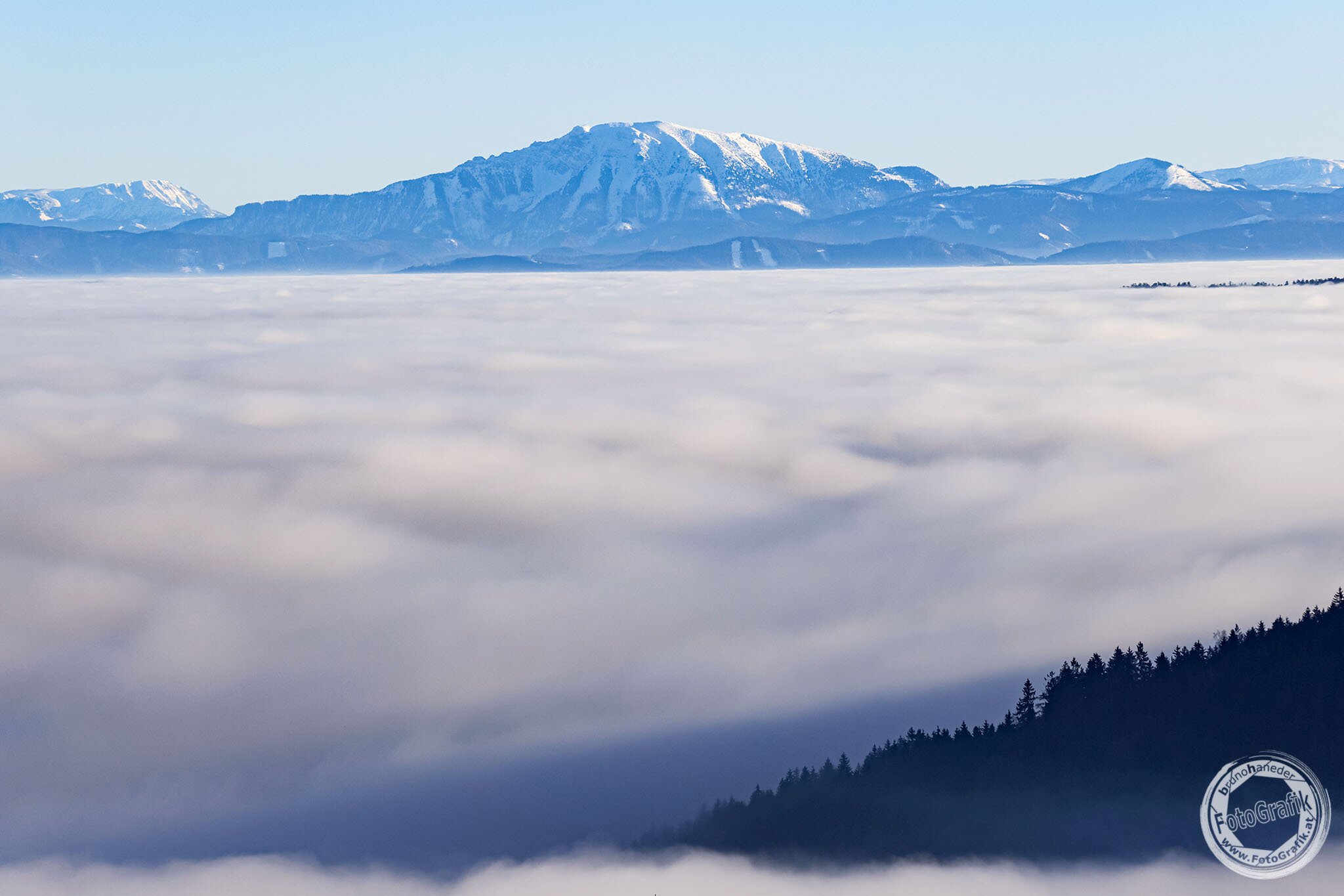 BURGSTALL - ST. GEORGEN AM WALDE: Traumhafter Blick über das Nebelmeer ...