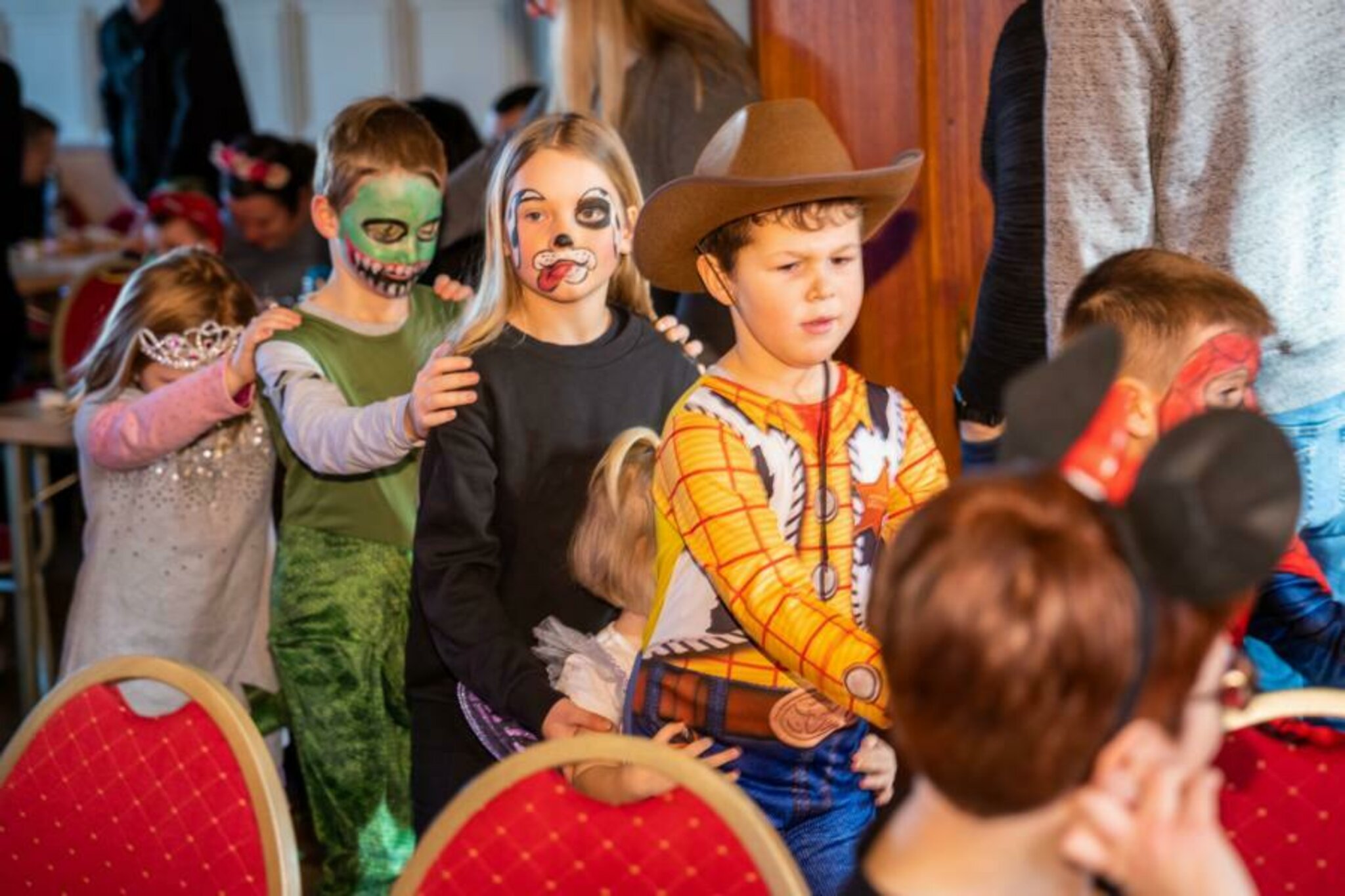Fasching: Kinderfasching mit Zauber, Disco & Krapfen - Schwechat