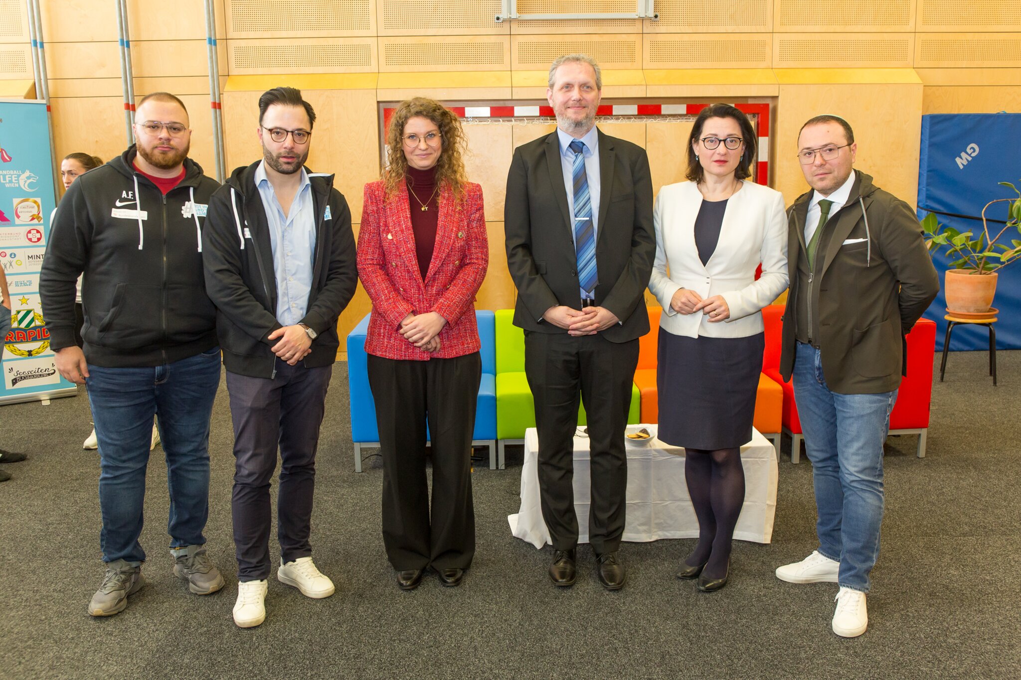 Halle-Gedenken: Projekt "Nign" zu Gast an der Mittelschule Kagran ...
