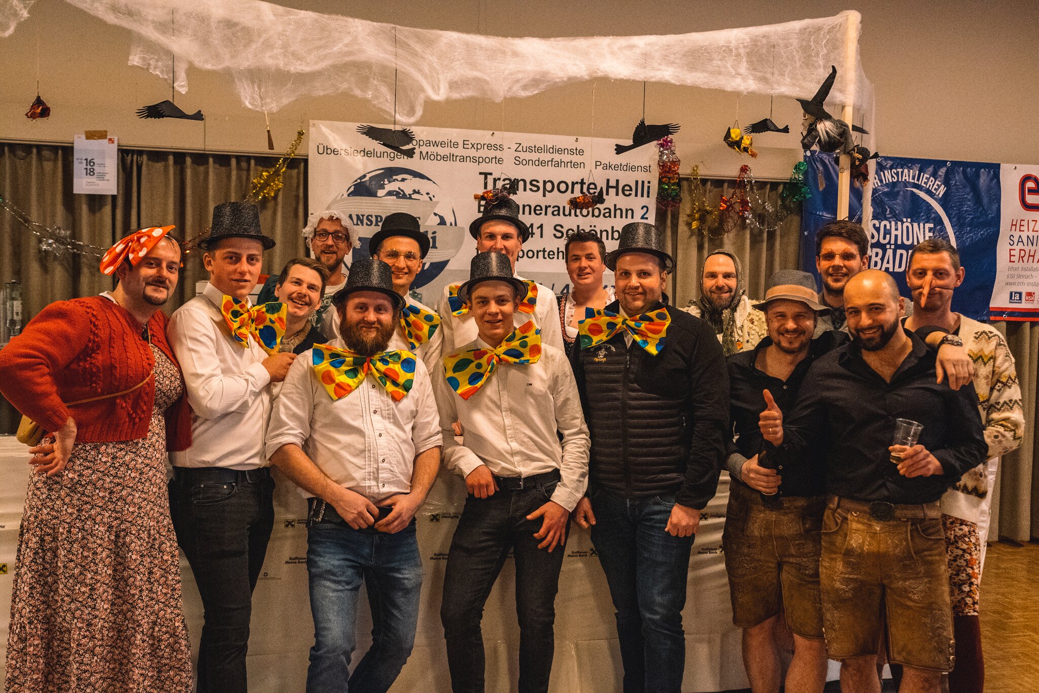 Ausgefallene Masken und sehr viel Unsinn: Unsinniger Maskenball der ...