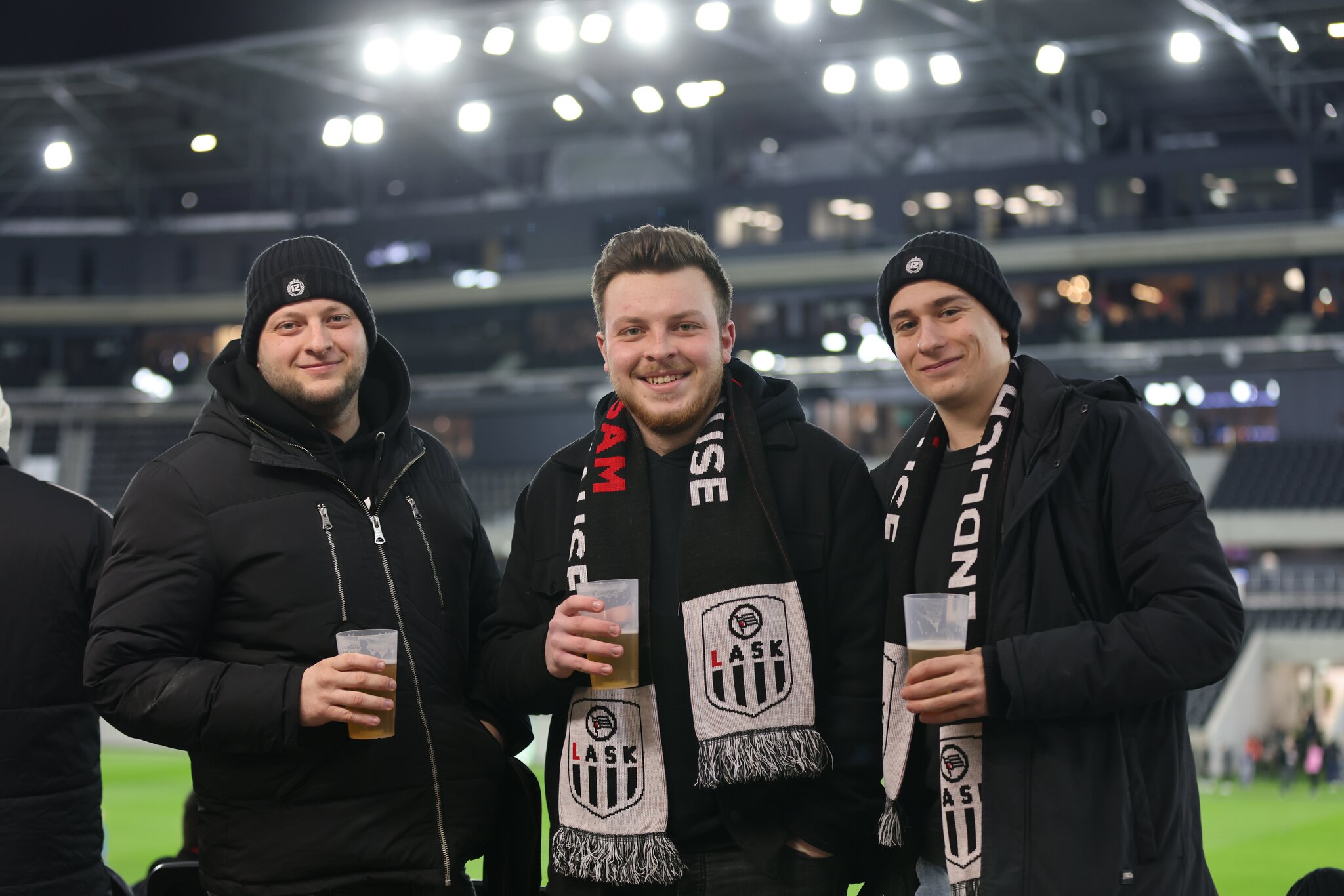 Raiffeisen Arena: LASK eröffnet mit Rekord die neue Raiffeisen Arena ...
