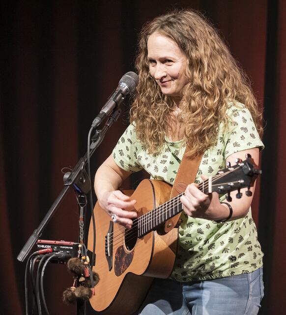 Gfrei di: Herzöffnende Dialektmusik von Martina Holler in Kottingbrunn ...