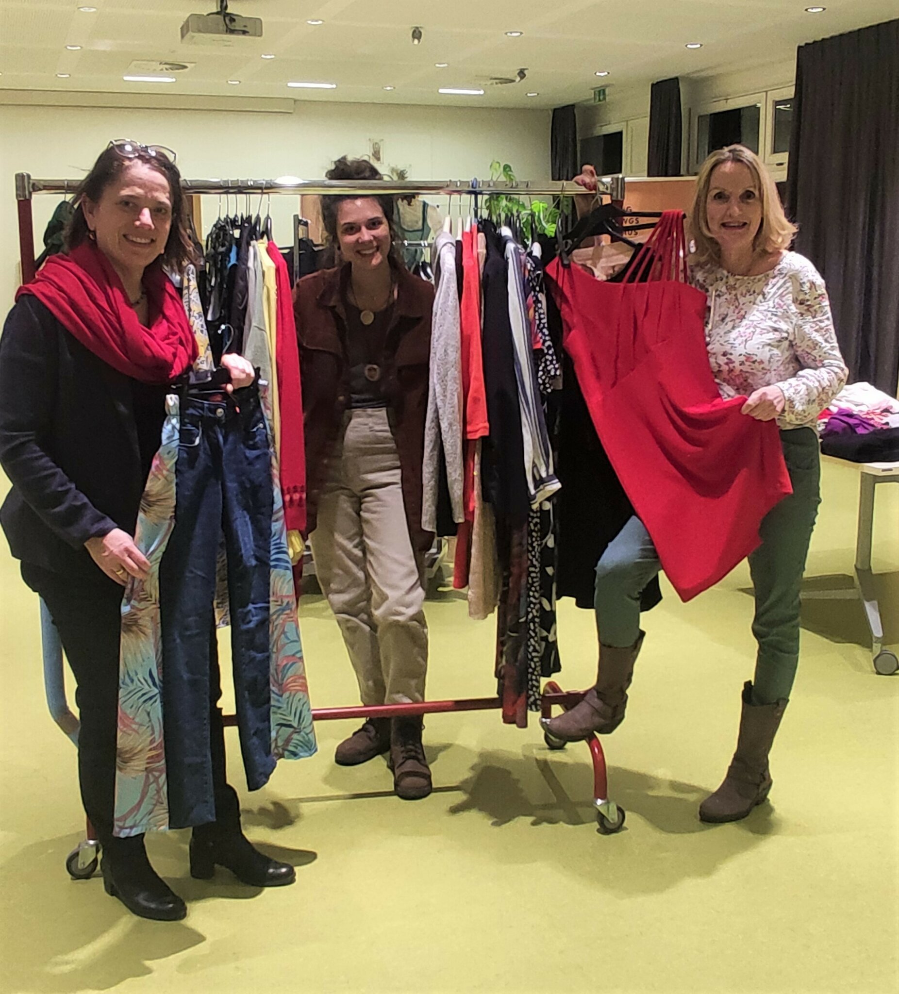 Kleider-Tausch-Party ein voller Erfolg!: Eine Initiative, die Menschen ...