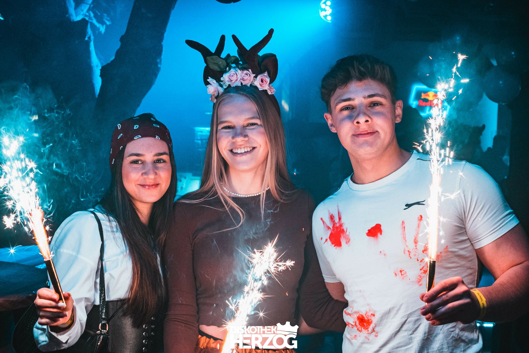 Partywochenende: Gute Stimmung in der Diskothek Herzog - Braunau