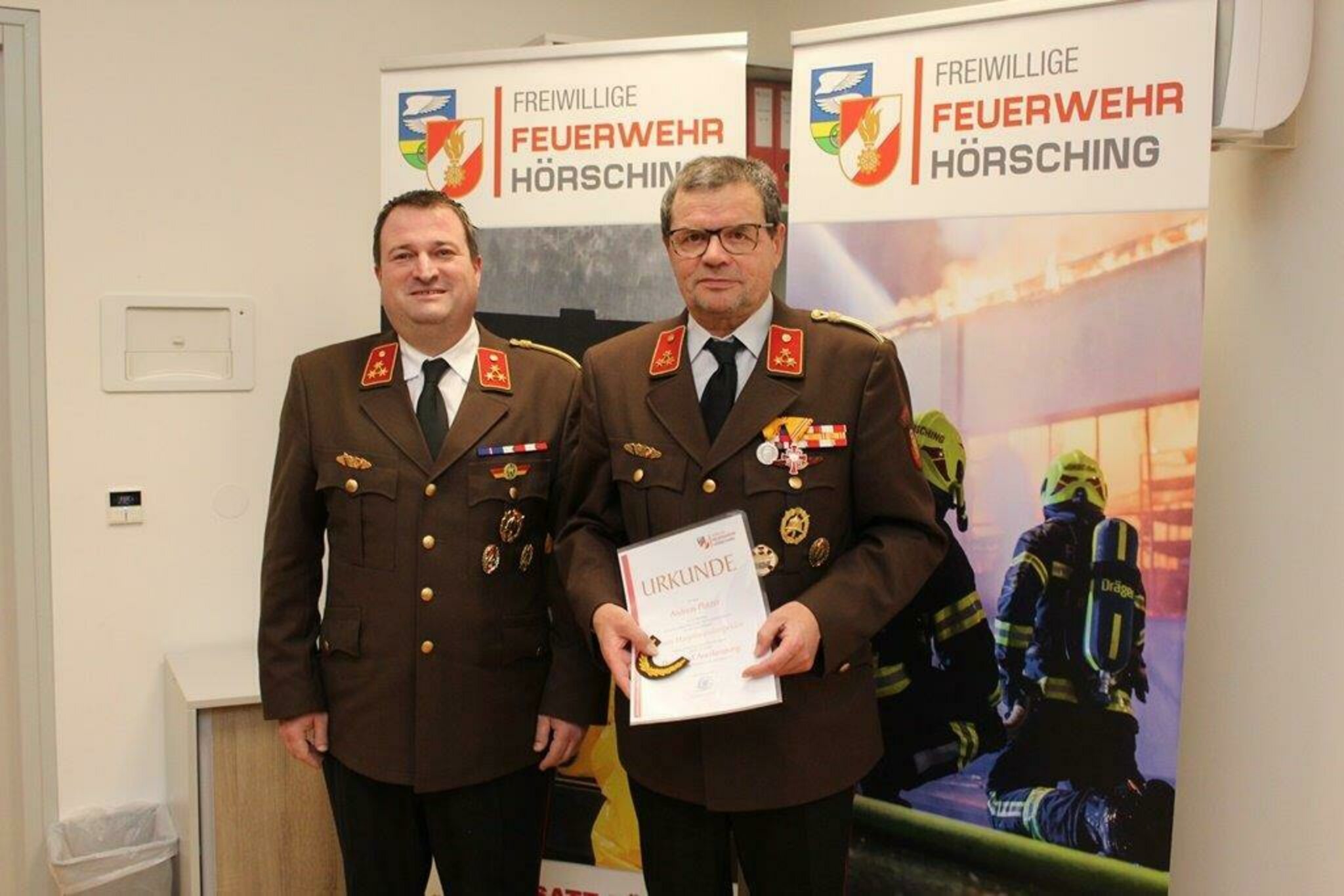 Feuerwehr Hörsching: Würdigung für langjährigen Kommandanten - Linz-Land