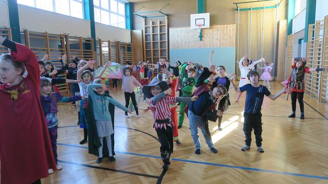 Faschingstanz in der VS Seebenstein - Wiener Neustadt