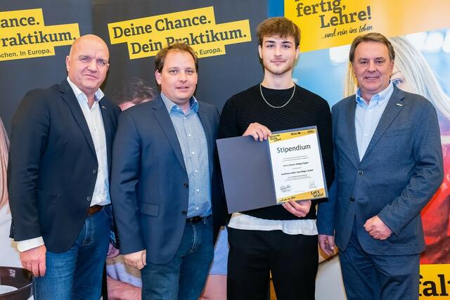 Initiative "Let's Walz": Mannsdorfer Lehrling auf "Wanderschaft ...