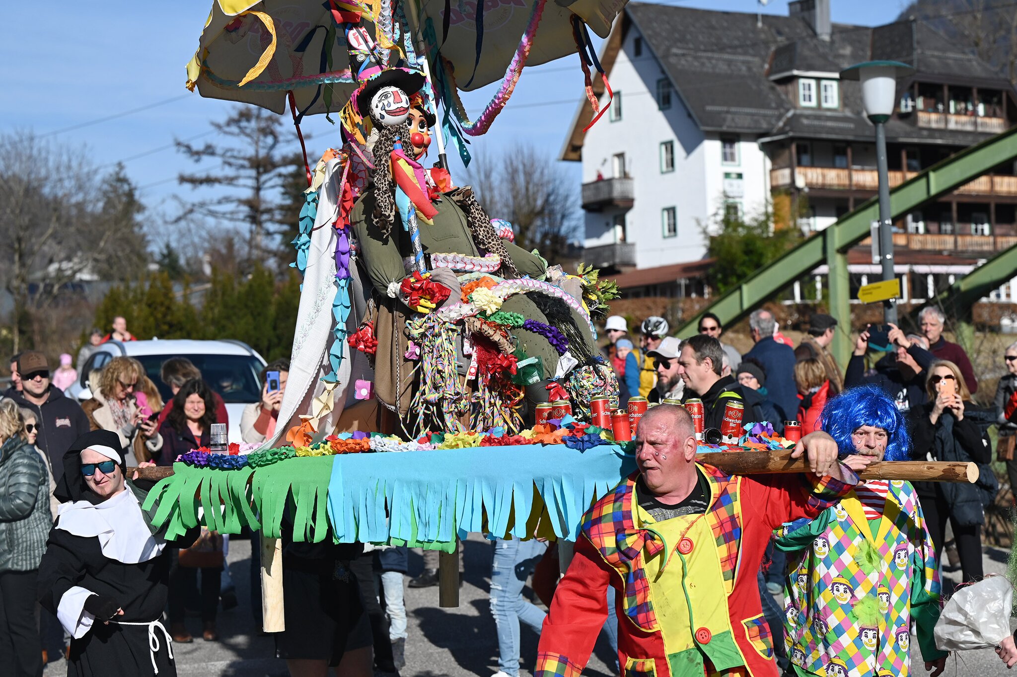 Traditionelles Fasching-Verbrennen: "Fünfte Jahreszeit" in Bad Ischl ...