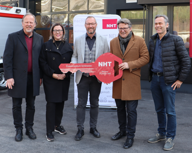 Neue Heimat Tirol: Schlüsselübergabe des Einsatzzentrums in Schönwies ...