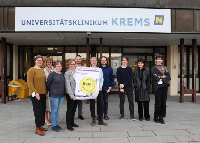 Ausbildung, Kunst: Schüler stellen im Uniklinikum Krems aus - Krems