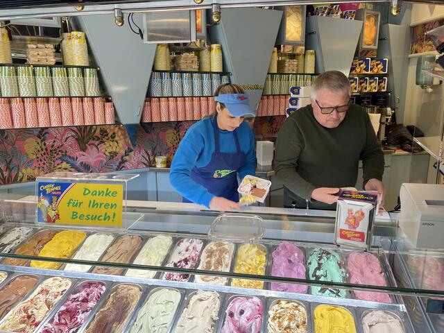 Charly Temmel: Lizz Görgl ist die Künstlerin hinter dem neuen Eisposter - Graz