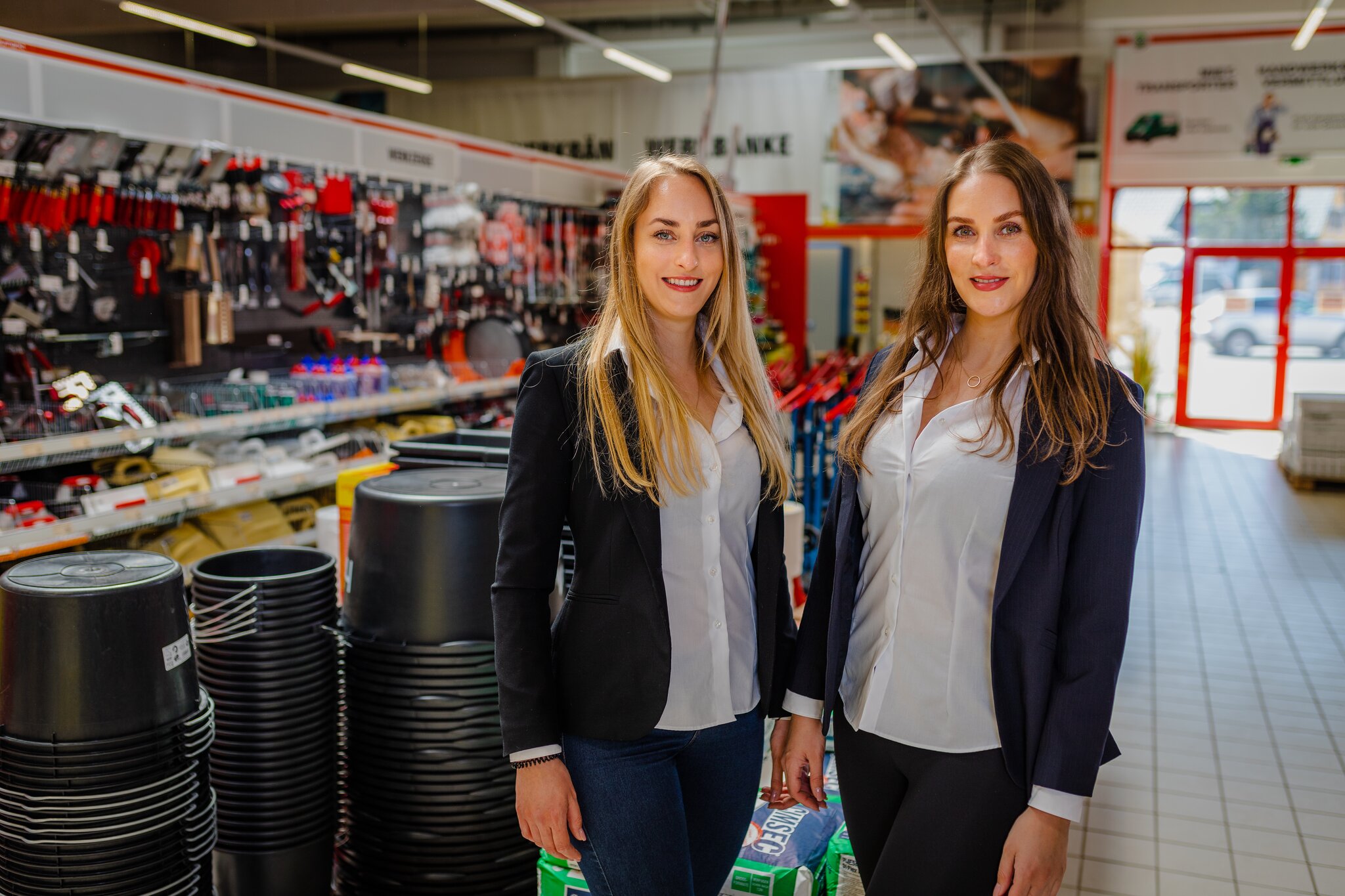 Stilvolle Er Hat Mehrere Frauen Gleichzeitig Fotos
