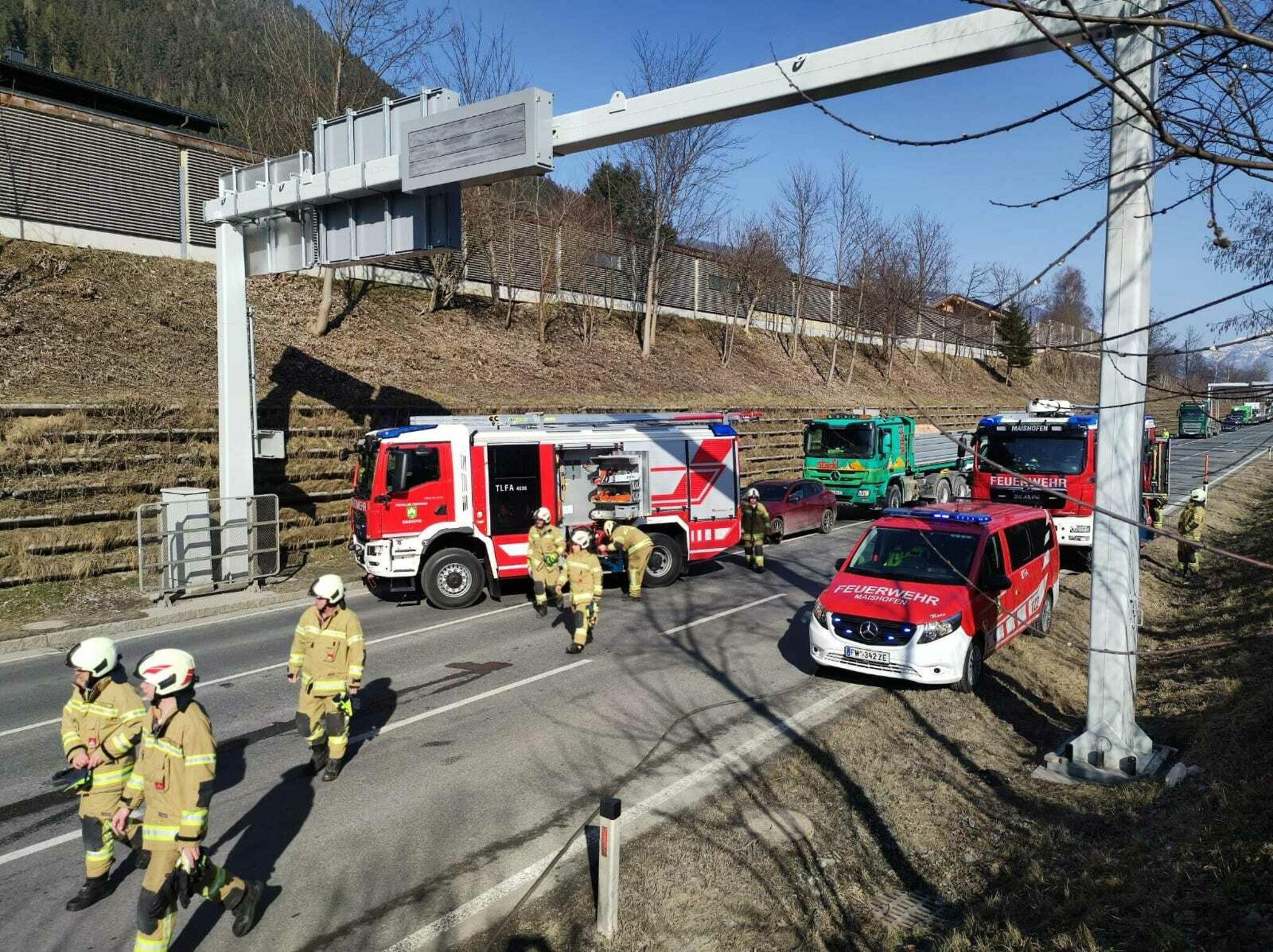 Notarzteinsatz in Maishofen: Zwei Verletzte bei Pkw Kollision auf B311 - Pinzgau