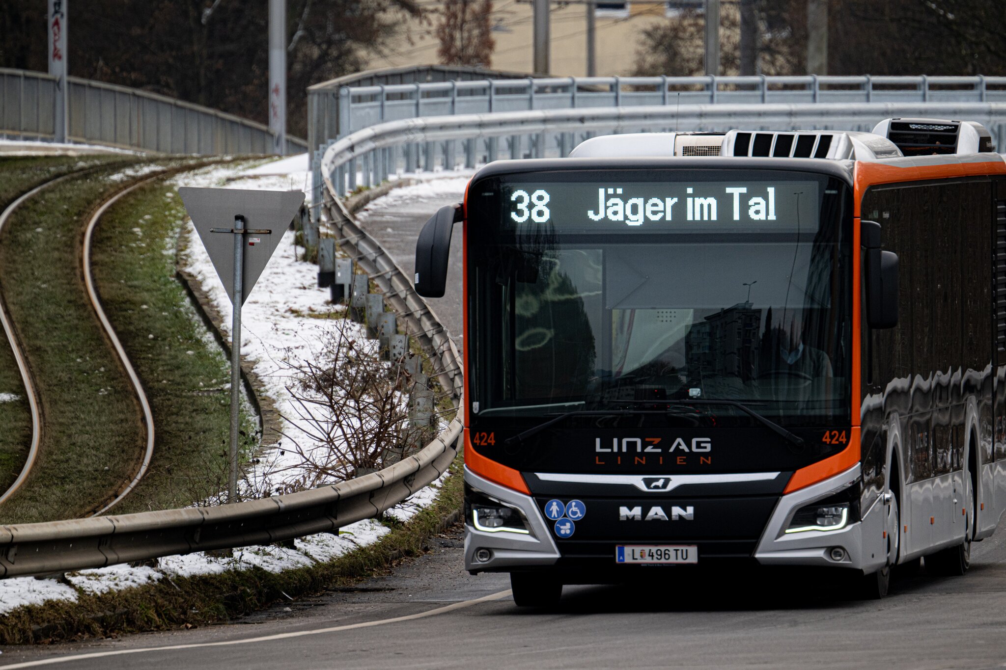 Linzer Öffis: 17 neue Hybridelektro-Busse mit WLAN und USB-Anschlüssen ...