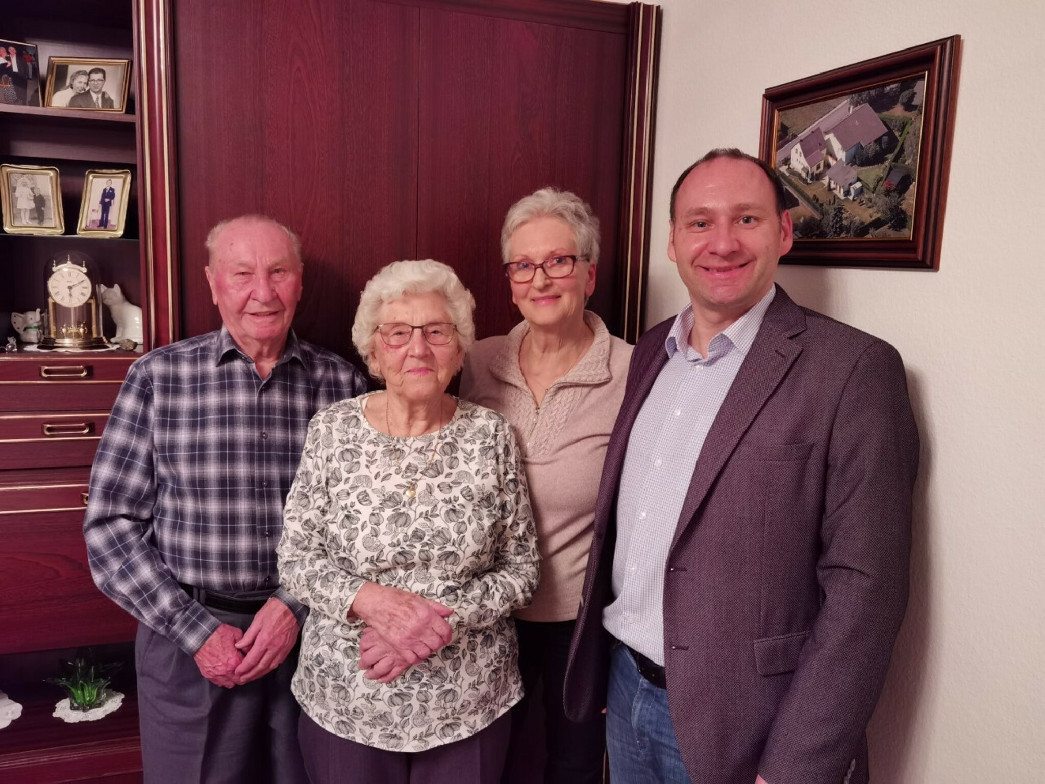 Haslau-Maria Ellend: Gratulation zum 90. Geburtstag - Bruck an der Leitha