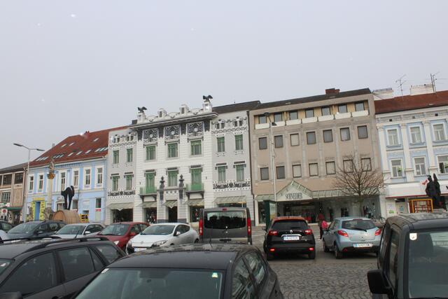 Damals und Heute KW 47: Hauptplatz Hollabrunn - Hollabrunn