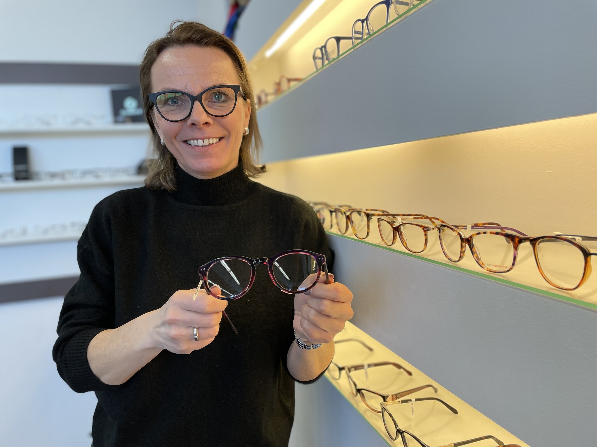 Brille oder Kontaktlinsen: Diese Optikerin aus dem Flachgau hat den ...