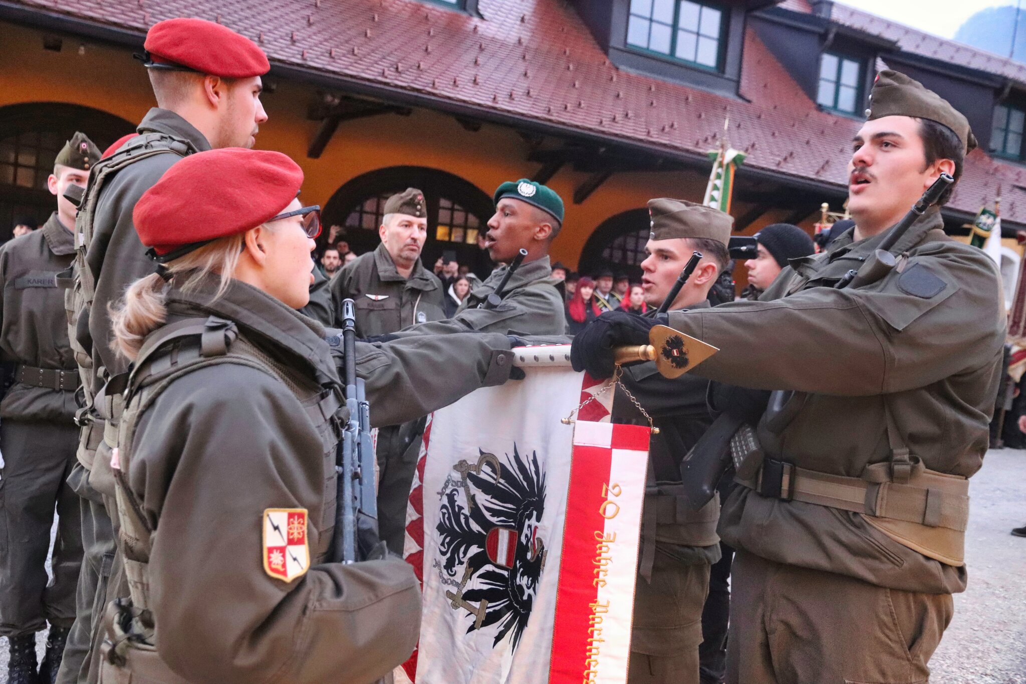 Bundesheer: Verteidigungsministerin Tanner bei Angelobung in Grödig ...