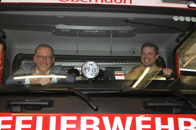 FEUERWEHR OBERNDORF EMPFÄNGT NEUES TANKLÖSCHFAHRZEUG - Flachgau