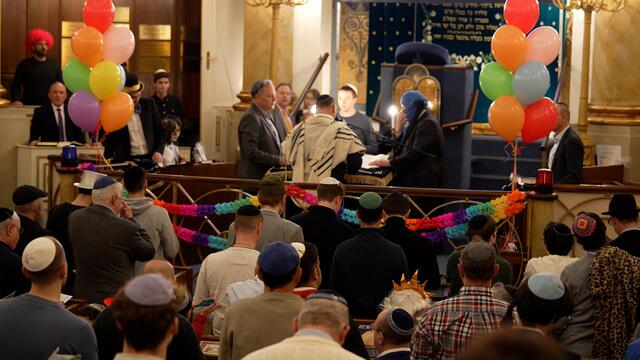 "Jüdischer Fasching": So bunt wurde Purim im Wiener Stadttempel ...