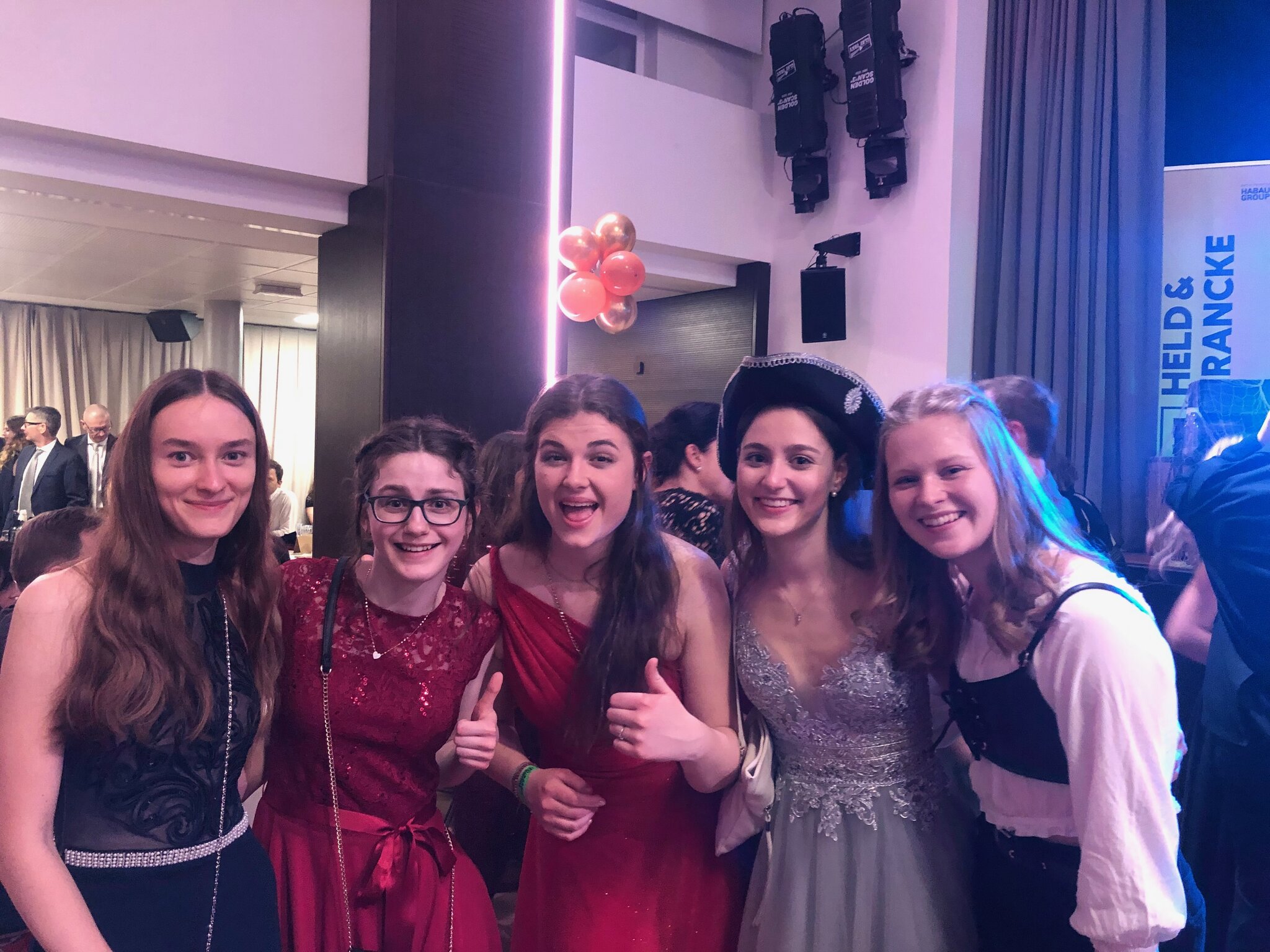 Bildergalerie: "Alle Mann an BORG" beim Maturaball in der Turnhalle ...