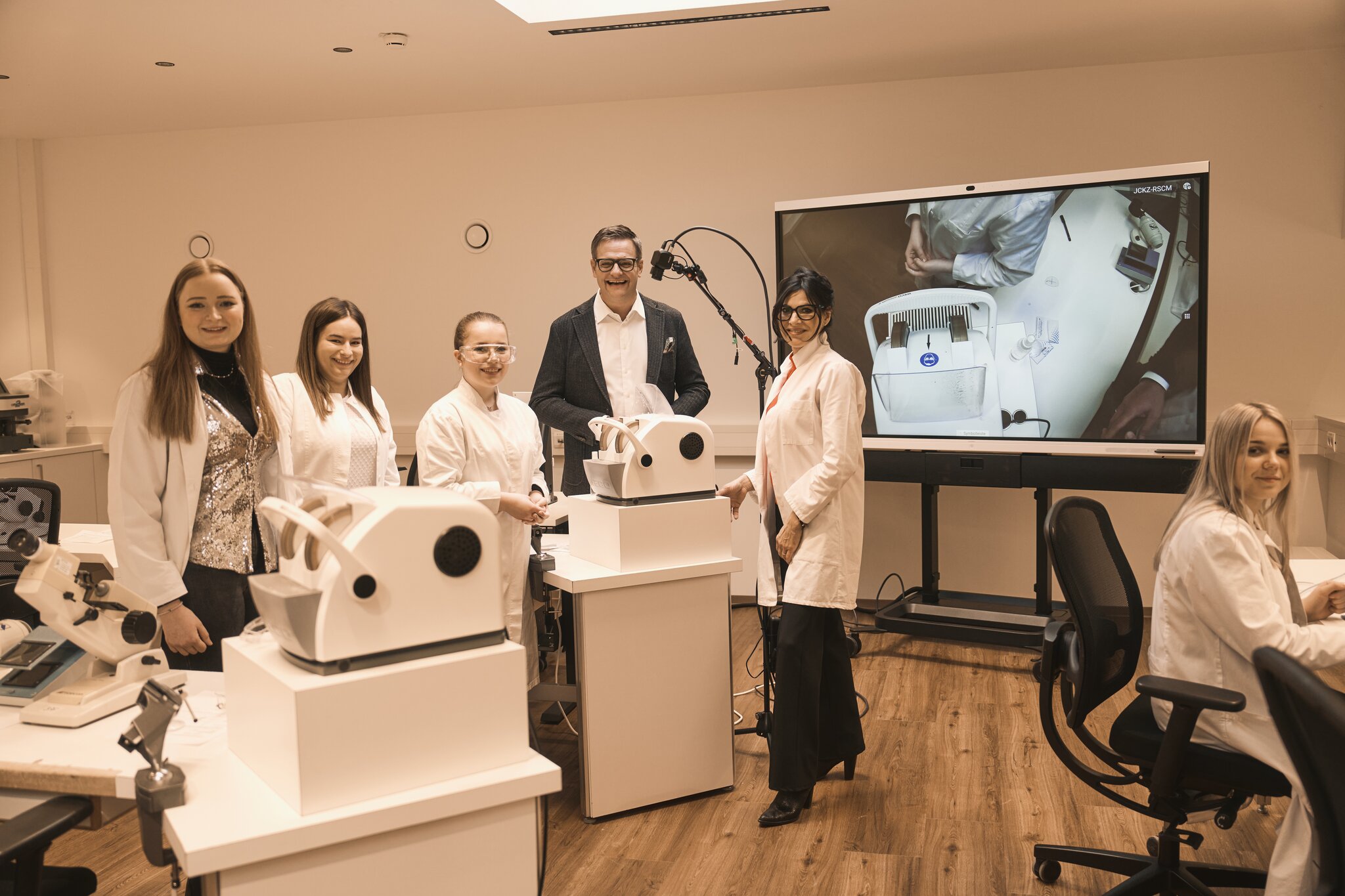 Hartlauer investiert in Mitarbeiter-Ausbildung - Steyr & Steyr Land