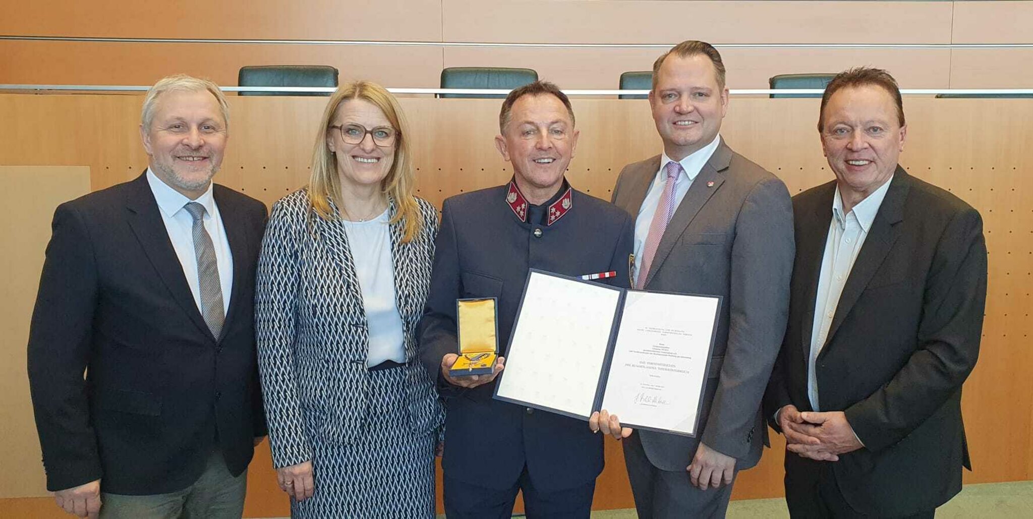 Große Ehre für Puchberger: Ehrenzeichen des Landes für Christian Dungl ...