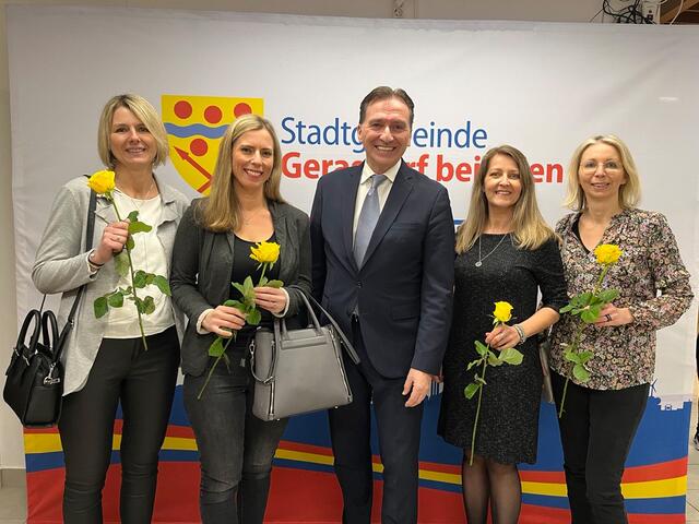 Bürgermeisterempfang 2023 in Gerasdorf:: Vojta gibt den Rosenkavalier ...