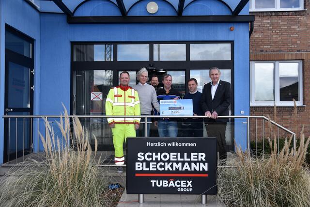 Menschlichkeit in Ternitz: Schüler und Firma spendeten für Türkei ...