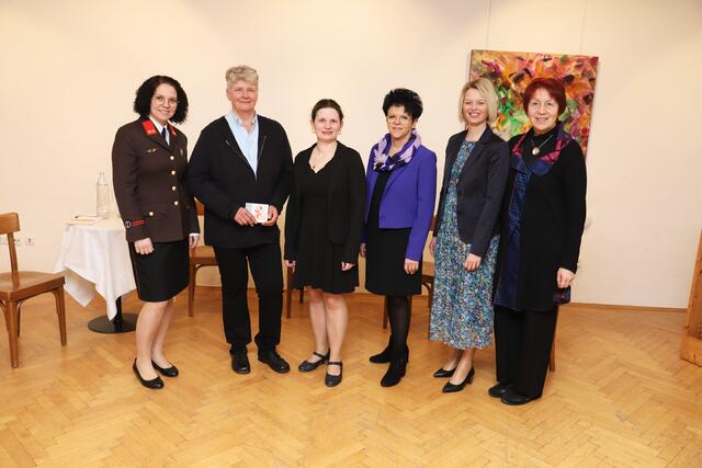 Frauen- und Mädchenberatung: Öffentliches Engagement wird immer ...