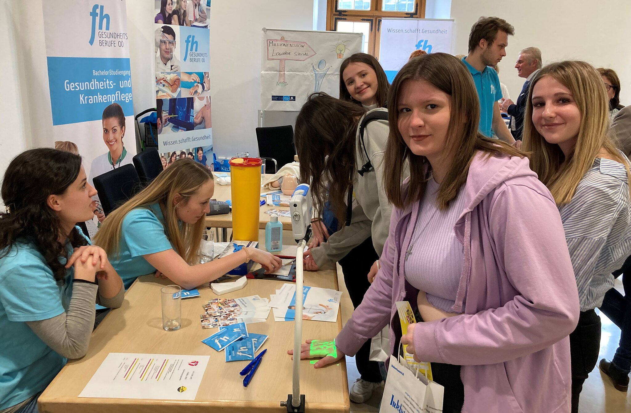 Information zu innovativem Bildungsangebot: HLW Bad Ischl beim "Fit for ...