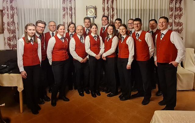 Taktstockwechsel: Neuer Kapellmeister in der Marktmusikkapelle ...