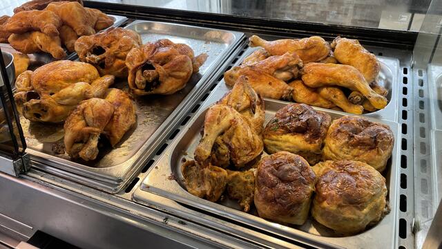 Karmelitermarkt: Geflügel Tubic als Traditionsmarktstand ausgezeichnet ...