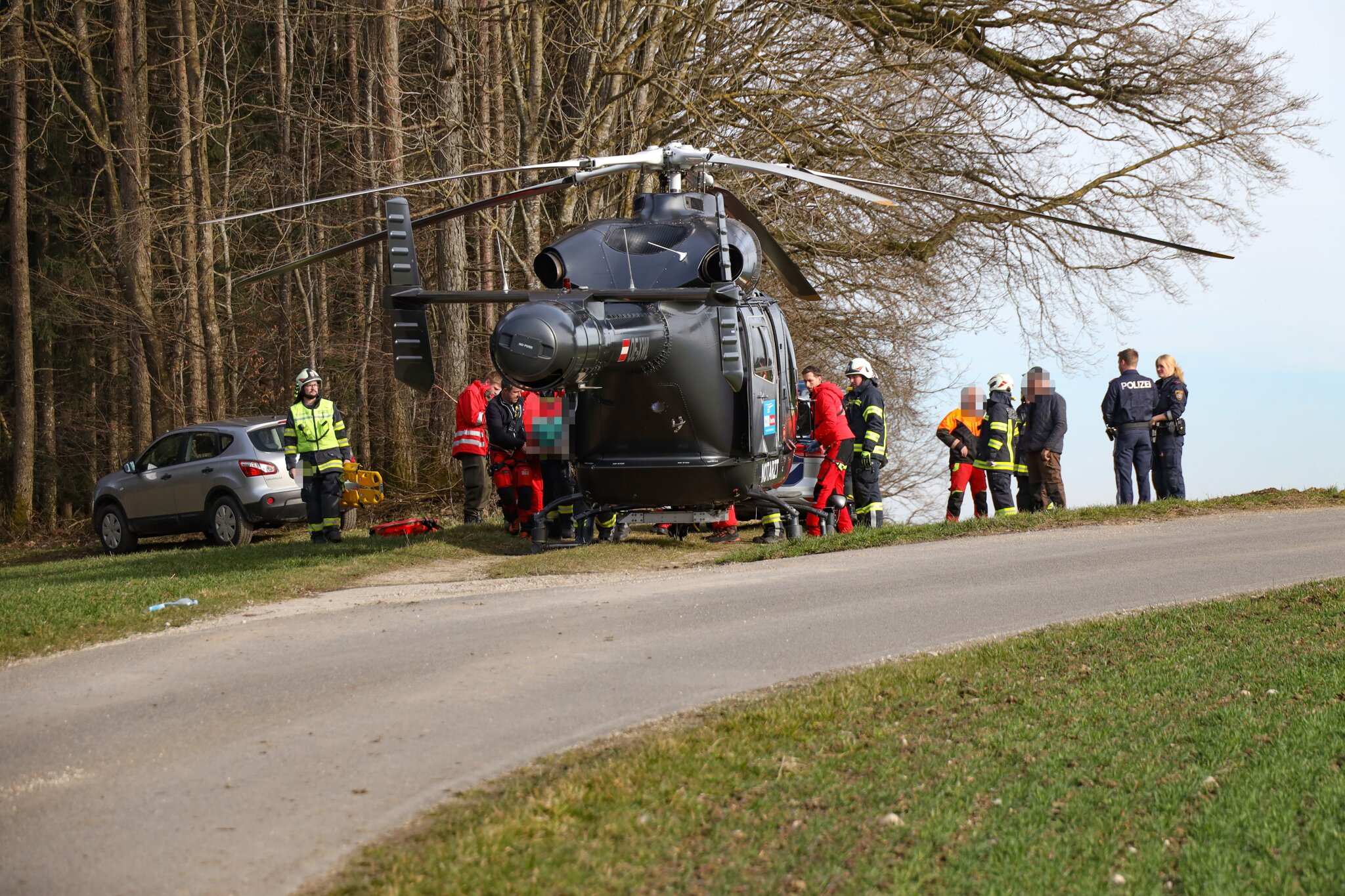 Niederthalheim: Hubschraubereinsatz nach schwerem Forstunfall - Vöcklabruck