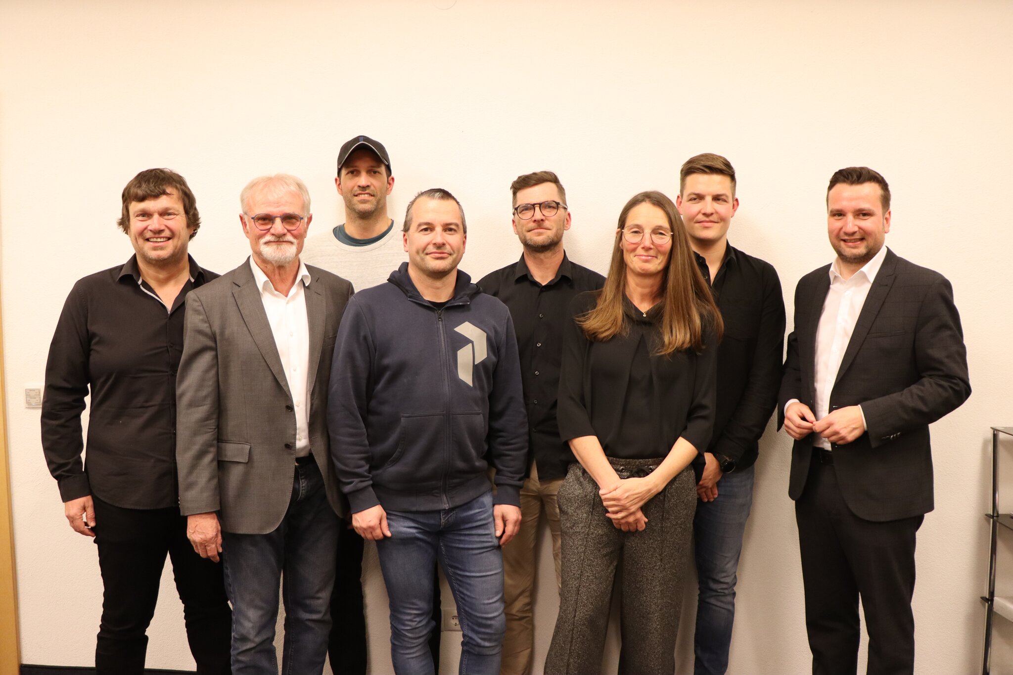 Jahreshauptversammlung: Willi Lentsch als Obmann des SV Zams Tennis ...