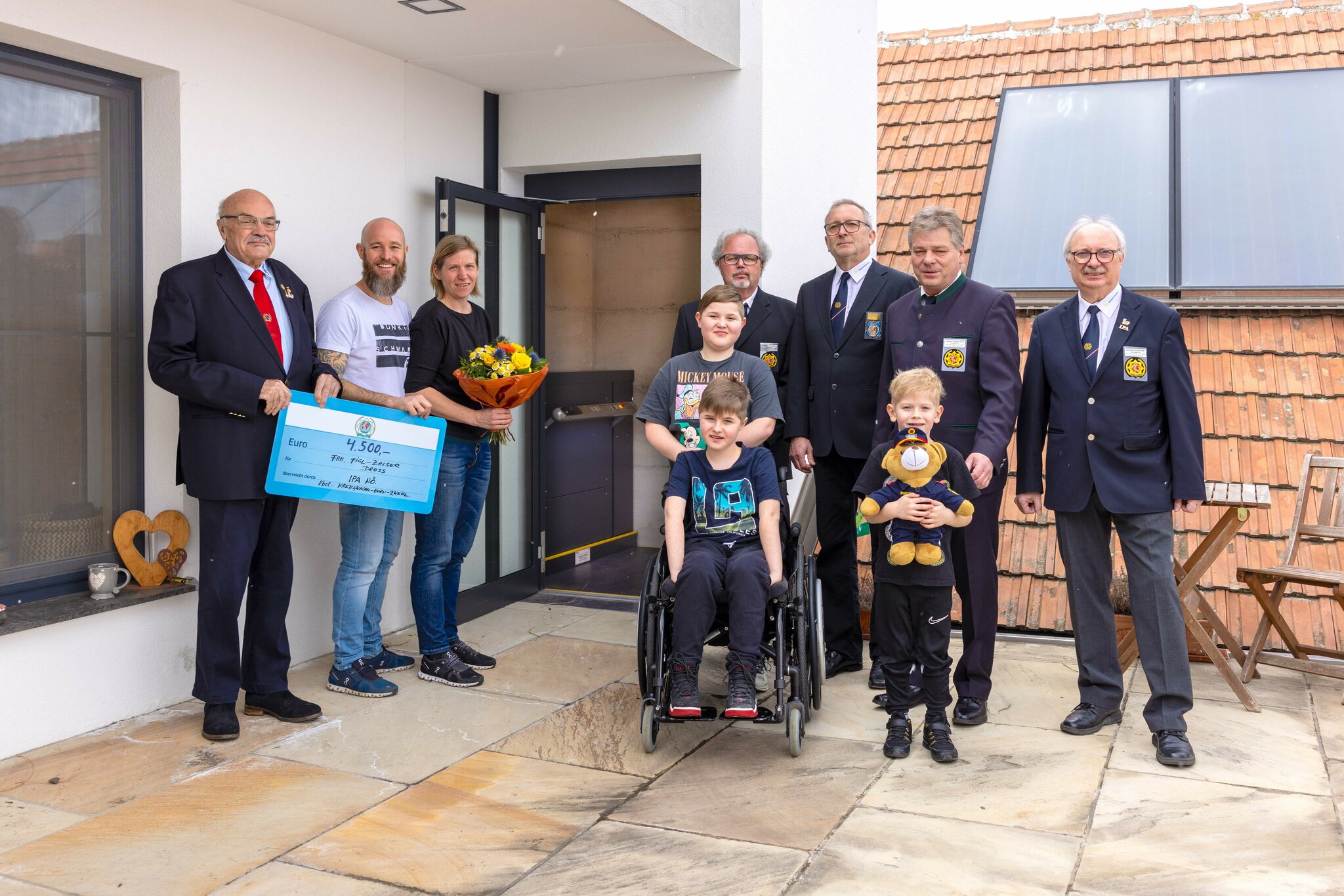 Soziales: Exekutivbedienstete unterstützen Droßer Familie - Krems