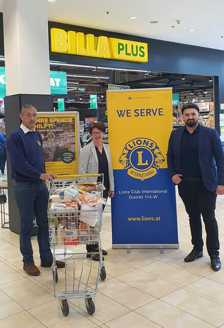 Aktionstag: "Lions Club" sammelte Sachspenden im Billa Plus in Wörgl - Kufstein