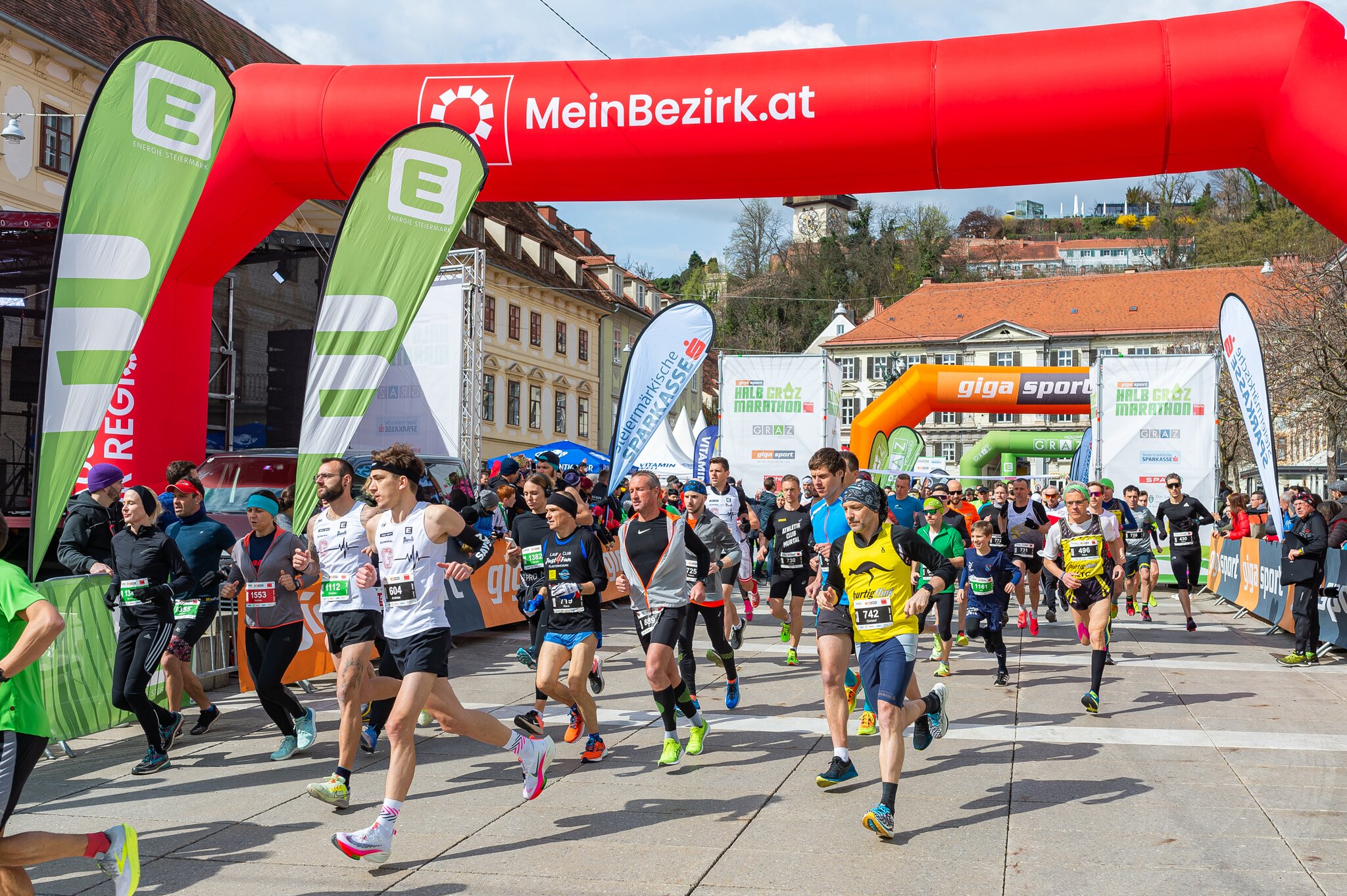 Sonntag: Halbmarathon Graz führt Laufbegeisterte durch die Innenstadt ...