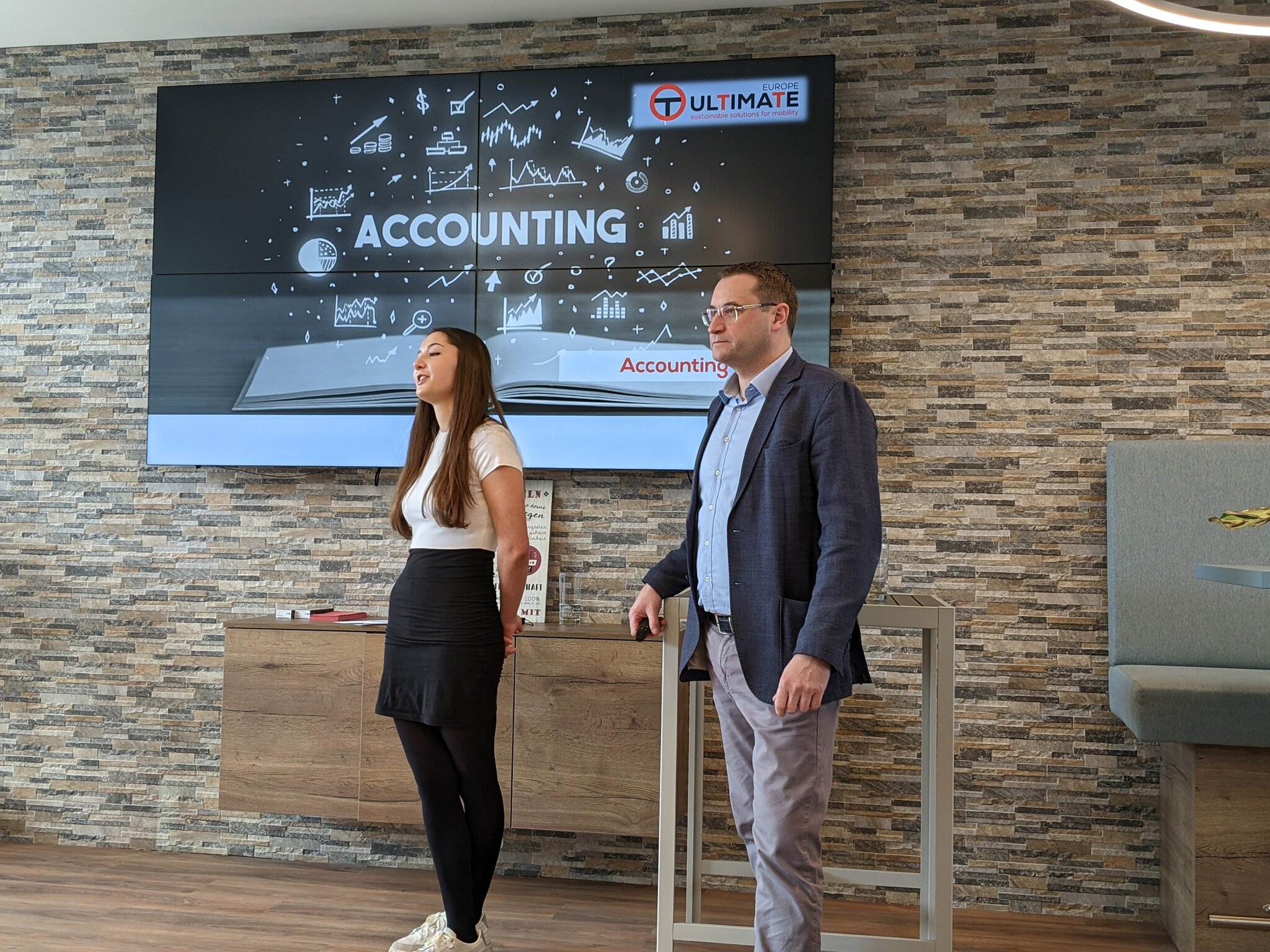 Bildung am Puls der Zeit: Schülerinnen und Schüler der HAK Ybbs digBiz ...