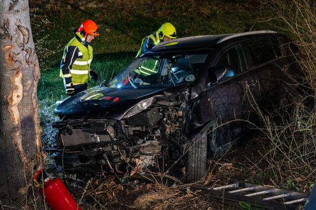 Verkehrsunfall in Ansfelden: Mutter und Tochter verunglücken auf der ...