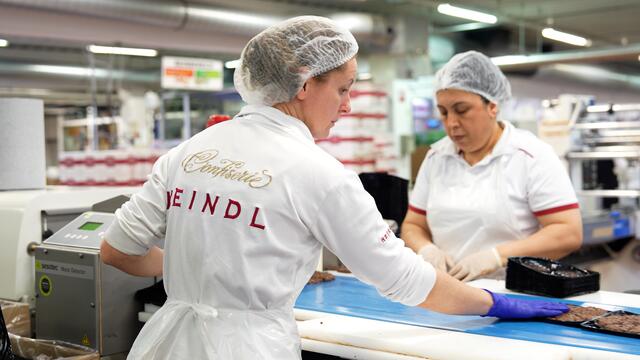 Confiserie Heindl Wien: Hier wird der Osterhase in Schokolade gegossen ...
