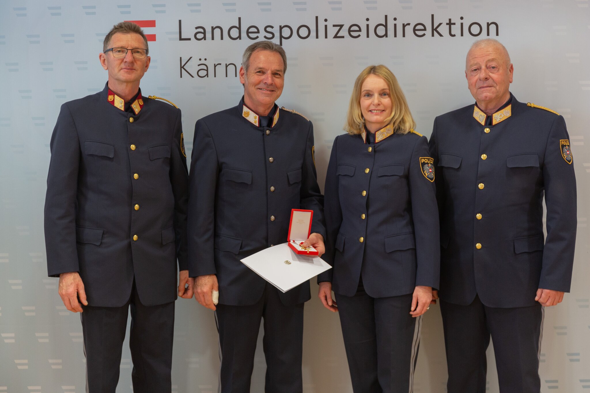 Schnappte Bankräuber: Nach 42 Jahren im Dienst wurde St. Pauler ...