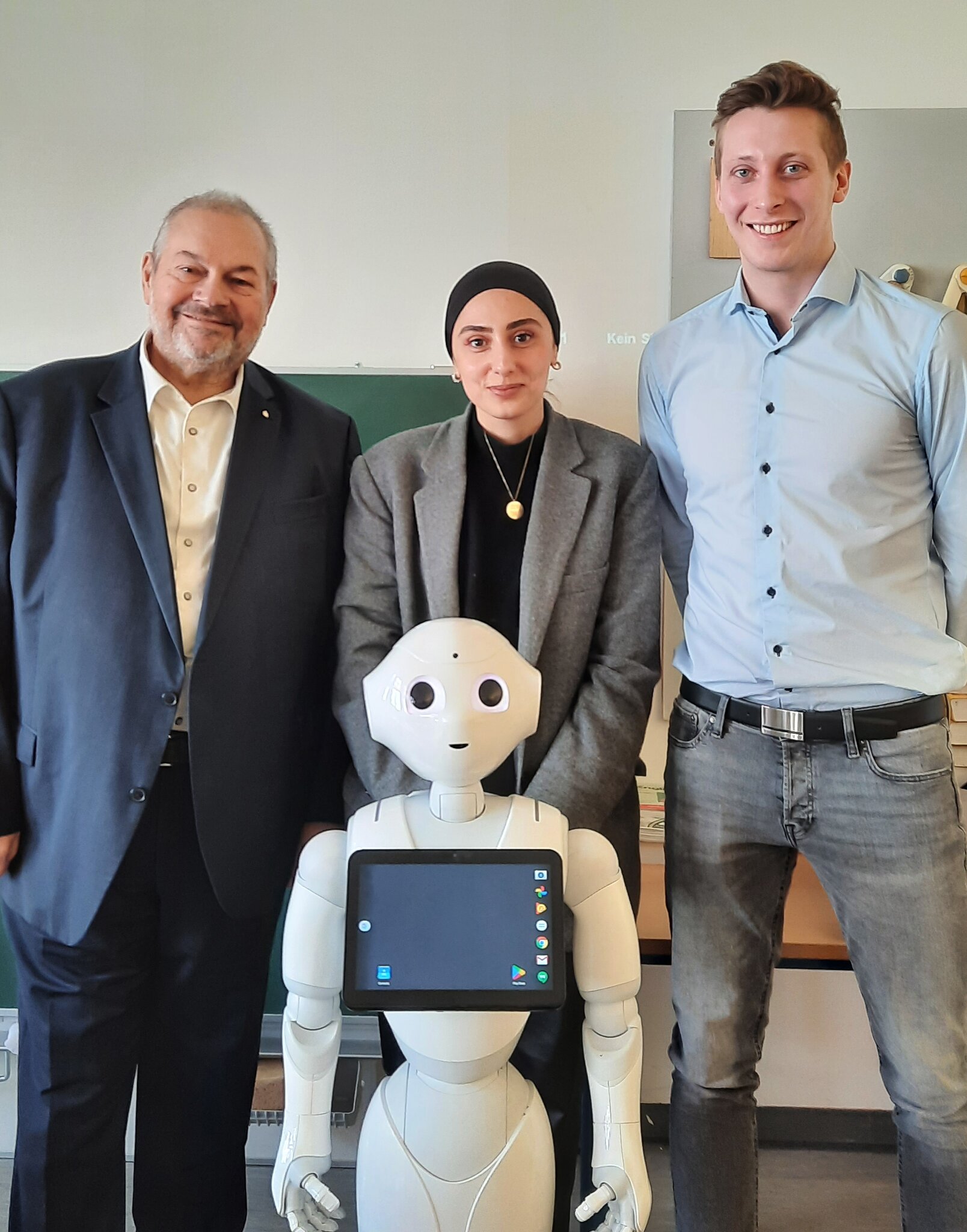 Finanzbildung und Digitalisierung: Unterricht mit dem Sparkassen-Chef ...