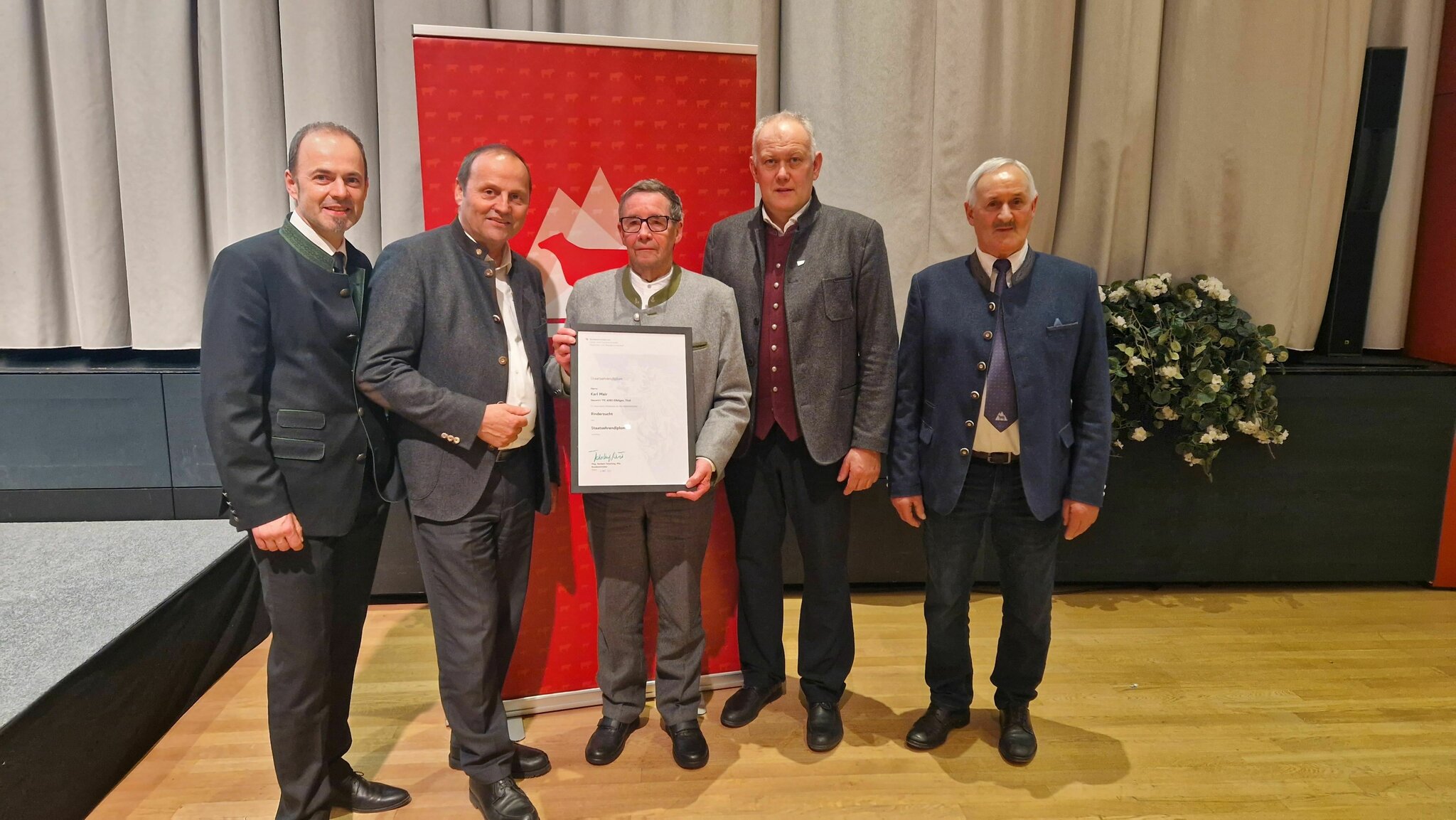 Rinderzucht Tirol: Staatsehrendiplom für Karl Mair aus Ellbögen ...