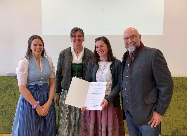 Fachgerechte Käseherstellung: Neue Käsebotschafterin an der Fachschule ...