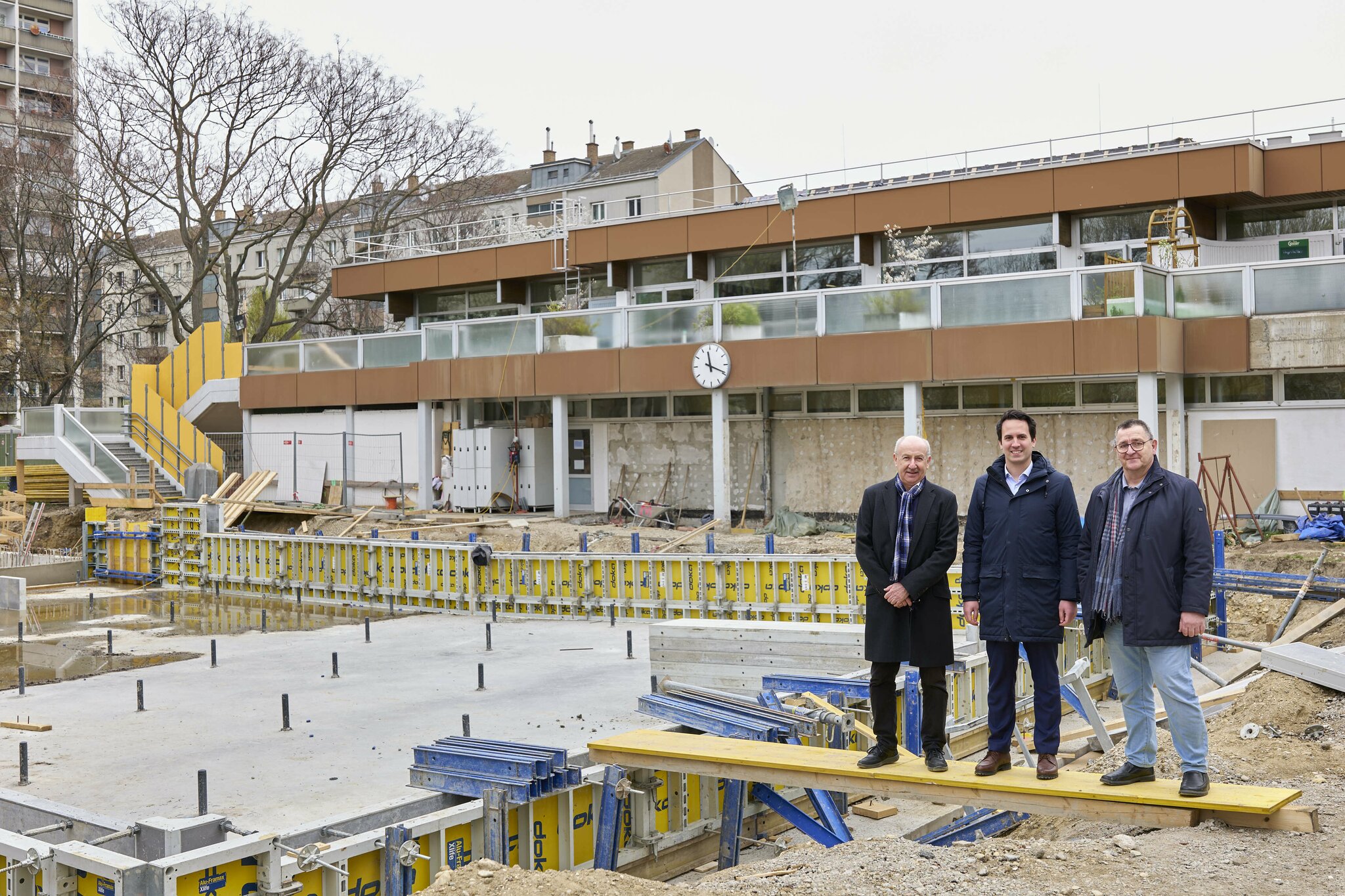 Bis Sommer 2023 fertig: Arbeiten für Freibad im Brigittenauer Bad ...