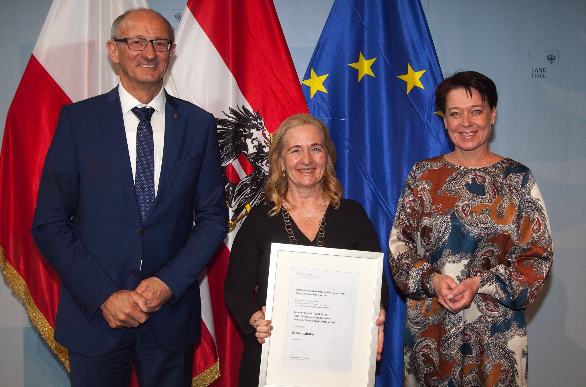 Landeshauptmann Mattle überreicht: Fachärztin Claudia Thaler-Wolf ...