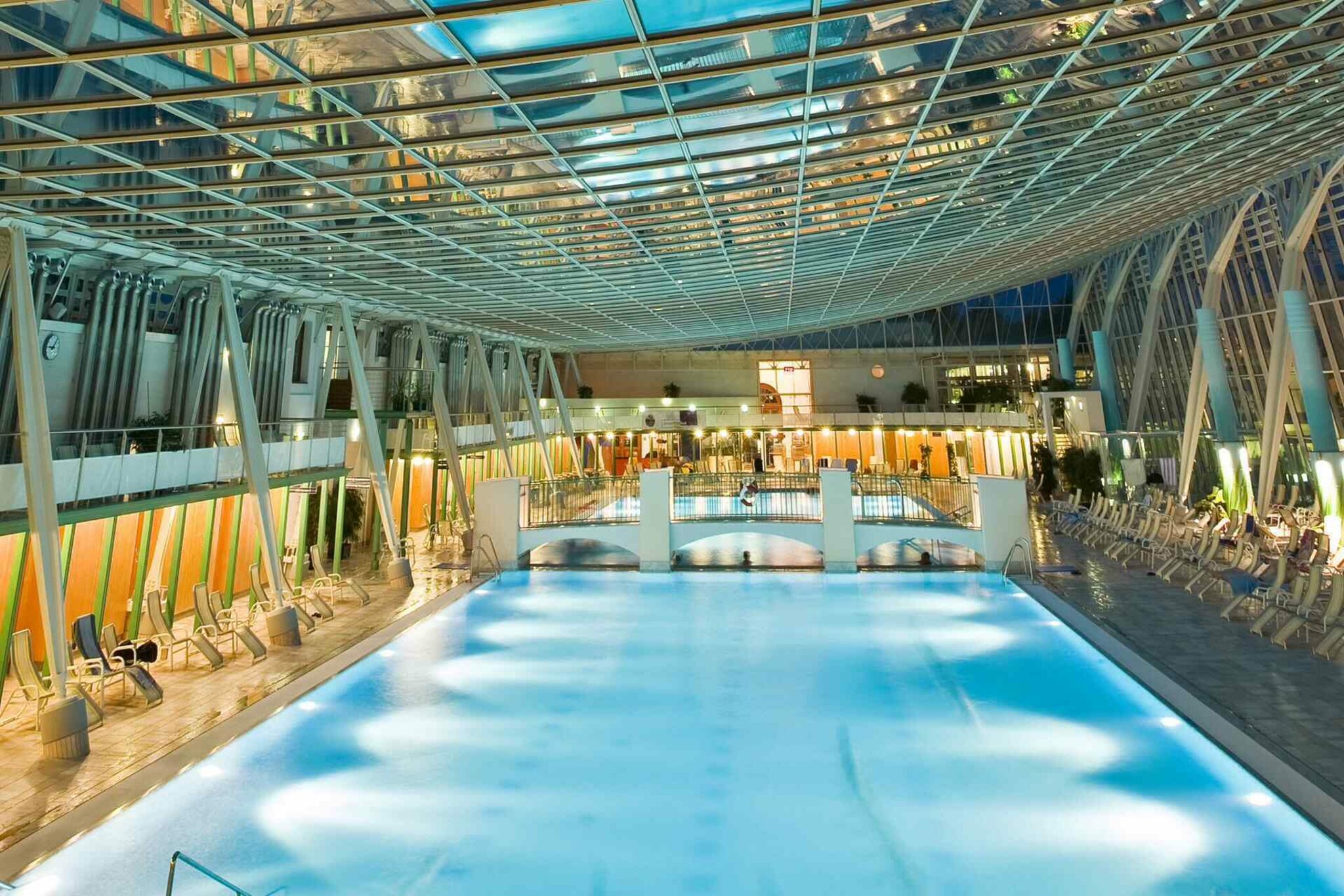 Baden: In der Römertherme werden die Fliesen des Sportbeckens getauscht ...