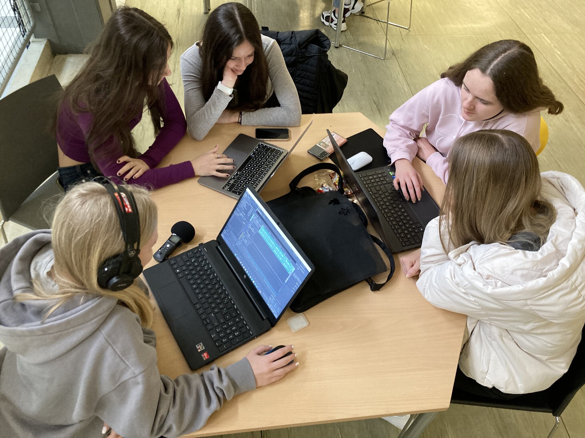 Bildung: Schülerinnen und Schüler gestalten Hörbücher und Pixie-Bücher ...